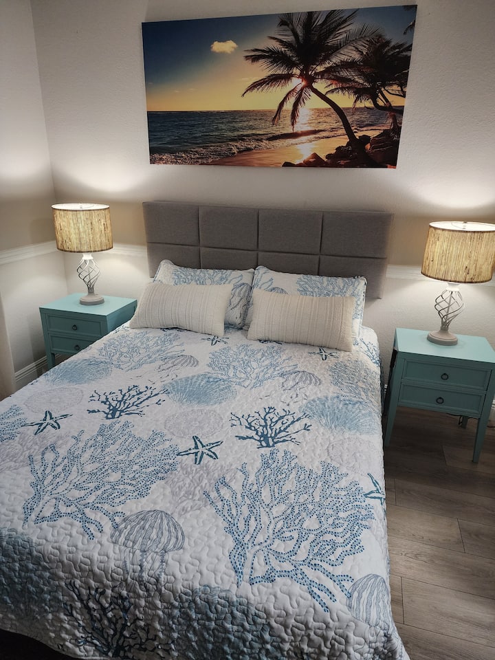Cozy Tropical Retreat - Fort Myers, FL