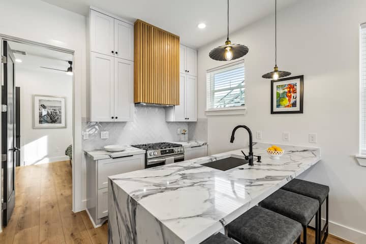 Simpleluxury! 1stfloor- Walk2spot-beach-driveway - Galveston Island, TX