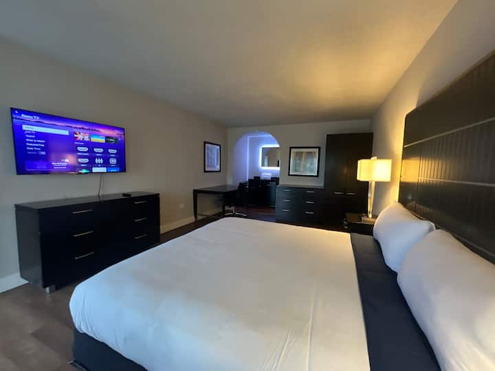 Contemporary Lafayette Studio - Lafayette, LA