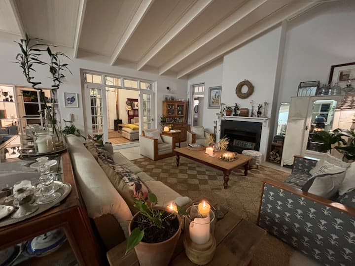 Spacious Family Home In Heart Of Cape Winelands - Paarl