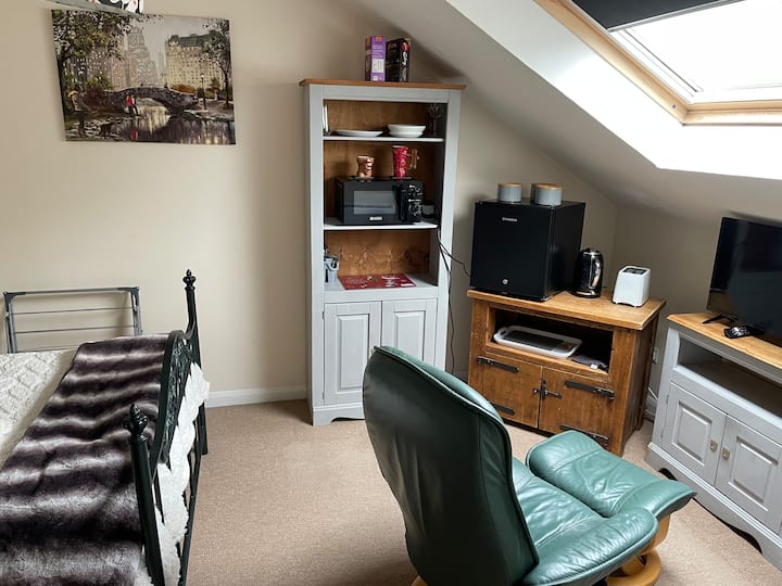 Spacious Double Room - Reading