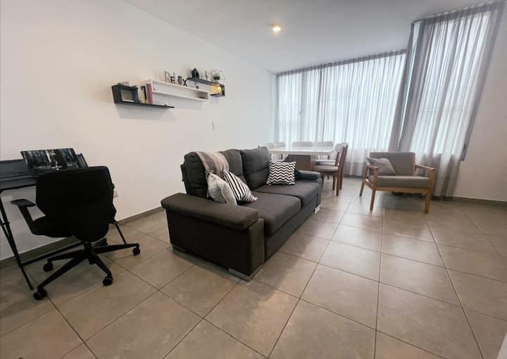 Dúplex Céntrico Con Cochera Y Parrilla - Amplio. - タンディル