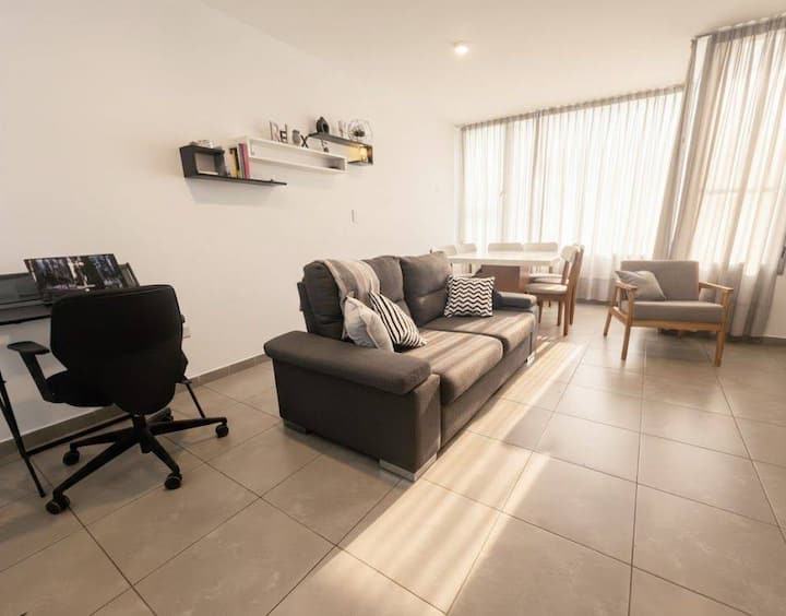 Dúplex Céntrico Con Cochera Y Parrilla - Amplio. - Tandil