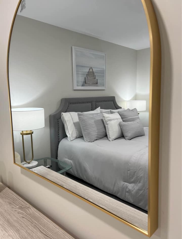 Luxury Carriage House 57% Monthly Discount $3400.0 - Kelowna