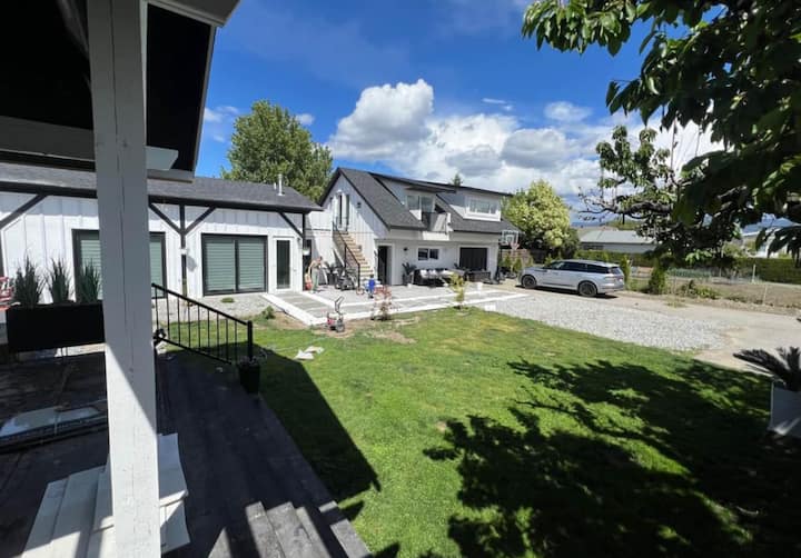 Luxury Carriage House - Kelowna