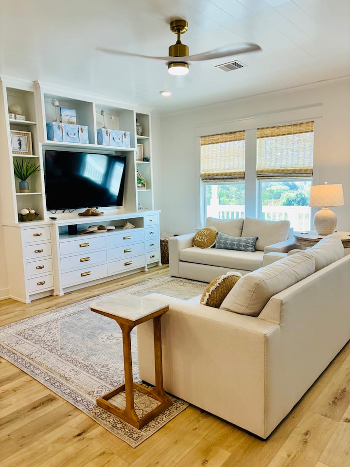 Less Than 1 M From Sunny Beach! Renovated! - Galveston, TX