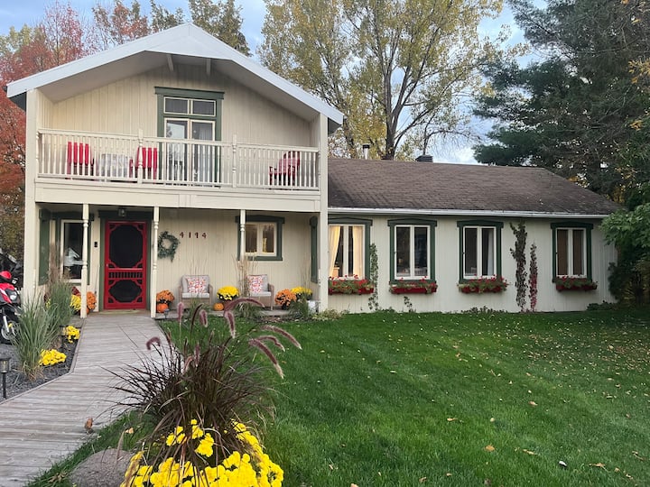 Gîte Sur La Rivière
Nestled On The Cap-rouge River - Quebec