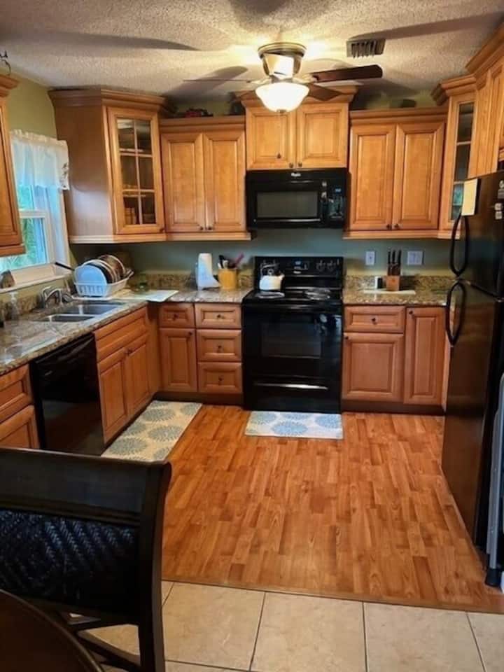 Cozy In Great Location W/ Pool - Estero