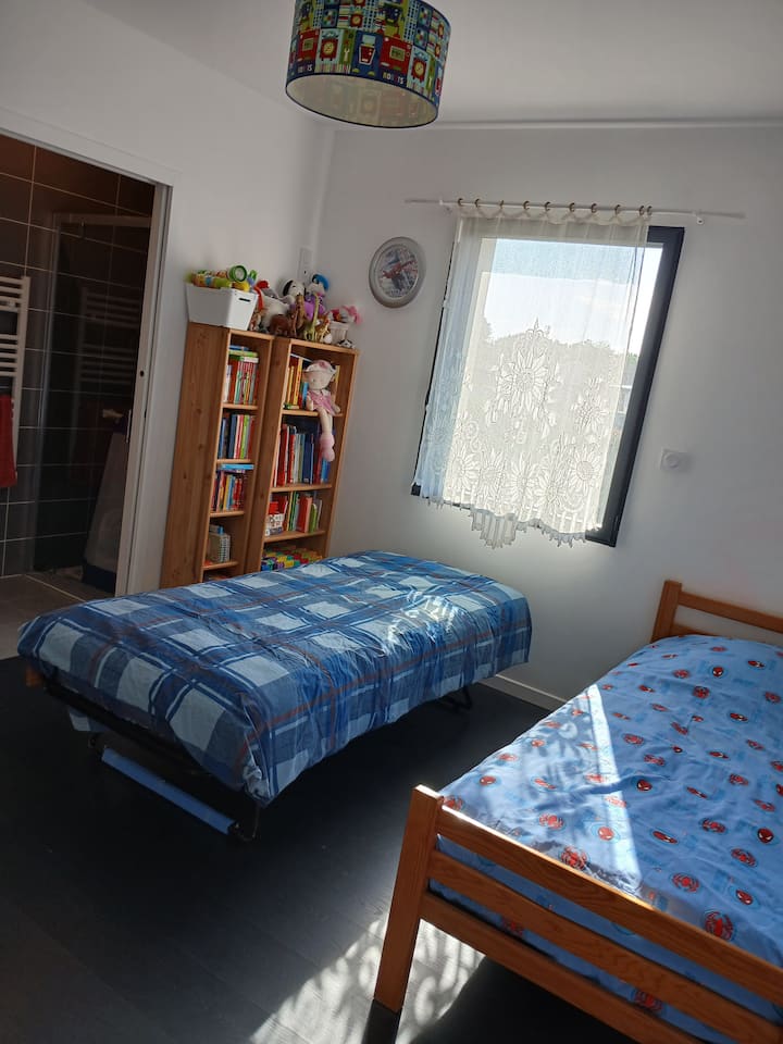 Chambre 2 Lits 190x80
Douche Privée - Maché