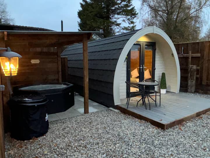 The Getaway Pod 1
With Hot Tub & Ice Bath - Blessington