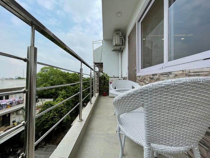 Fully Serviced, Cook, Private Studio Flat In Delhi - Delhi
