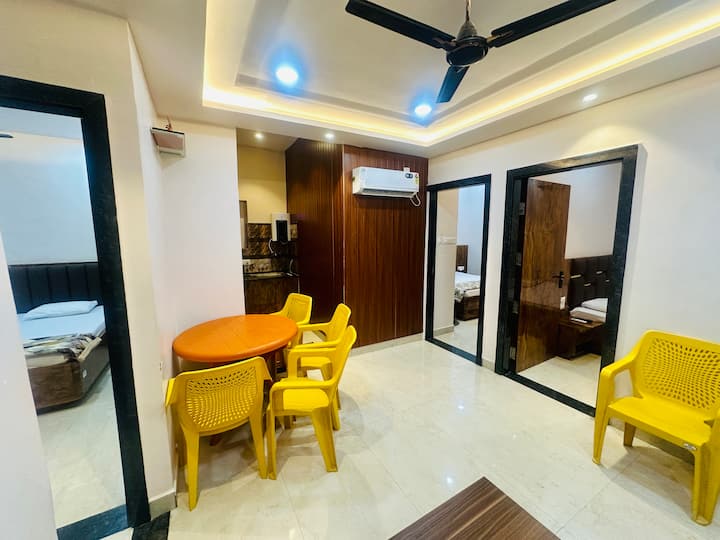 Radhe Krishna Homestay- 3 Bedroom Flat - Varanasi