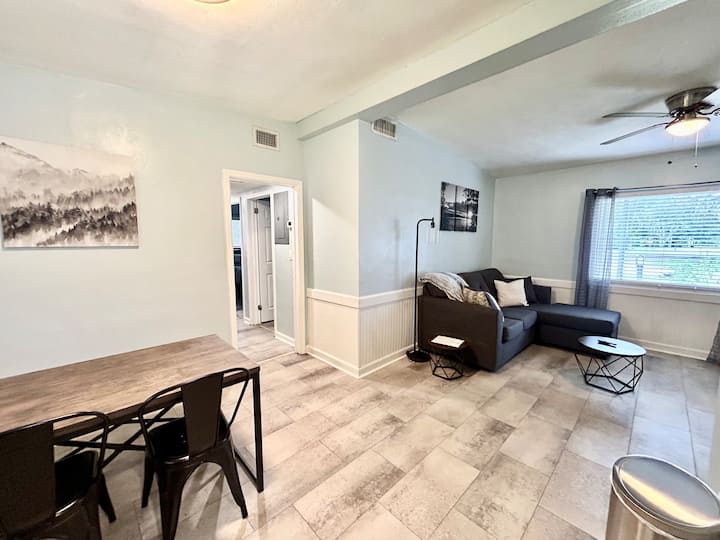 Southside Cozy Cottage - Jacksonville, FL