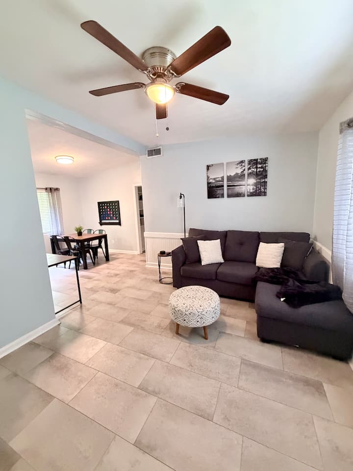 Southside Cozy Cottage - Jacksonville, FL