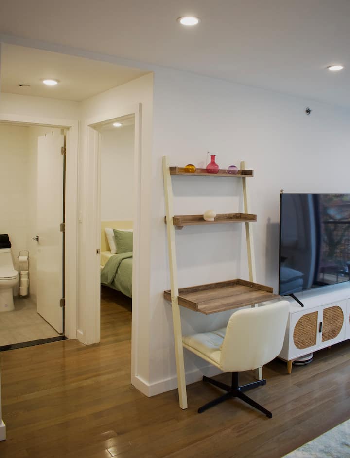 Warm & Bright Apartment With Laundry & Heat - Brooklyn, NY