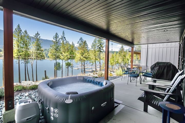 Lakeside Suite+hot Tub, Sauna & Cold Shower - Lake Cowichan