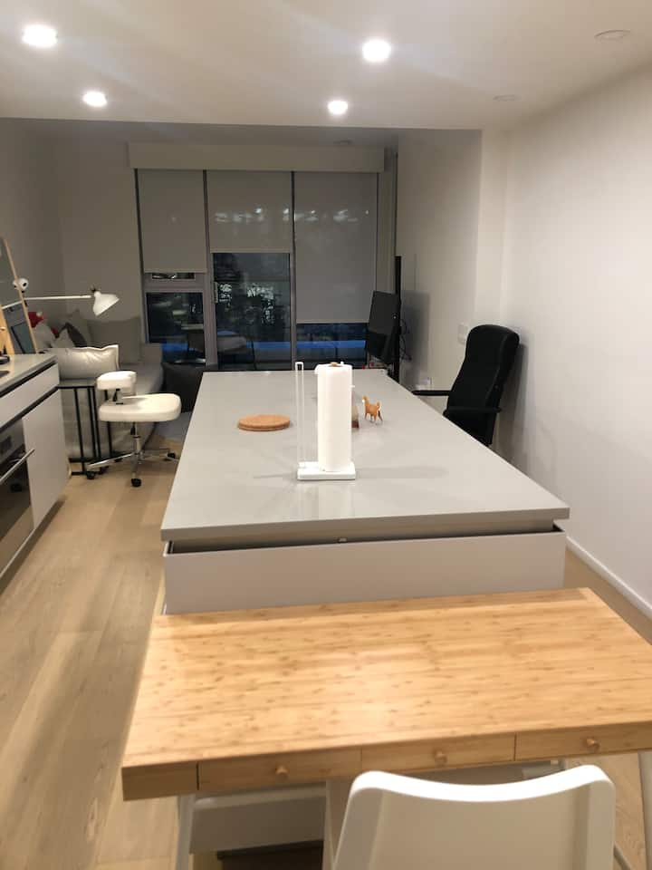 夜幕下的家 - North Vancouver