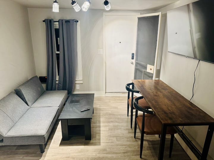 Private Studio By Drake & Downtown - Des Moines, IA