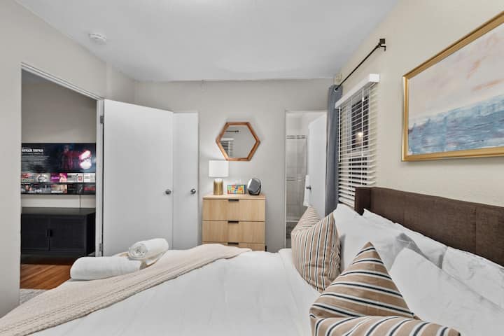 Cozy 1br Home | Ac & Parking | Near Downtown - Coronado, CA