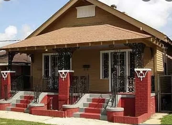 Cozy-vintage Home 6 Minutes From French Quarter - New Orleans, LA