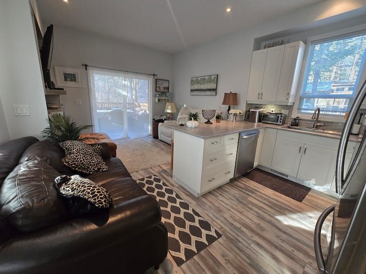 Cozy Cabin - Peachland