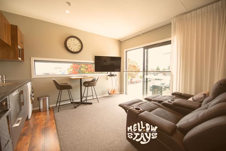 The Residence - Apt 2 - Triple Head Shower -Sky Tv - New Plymouth
