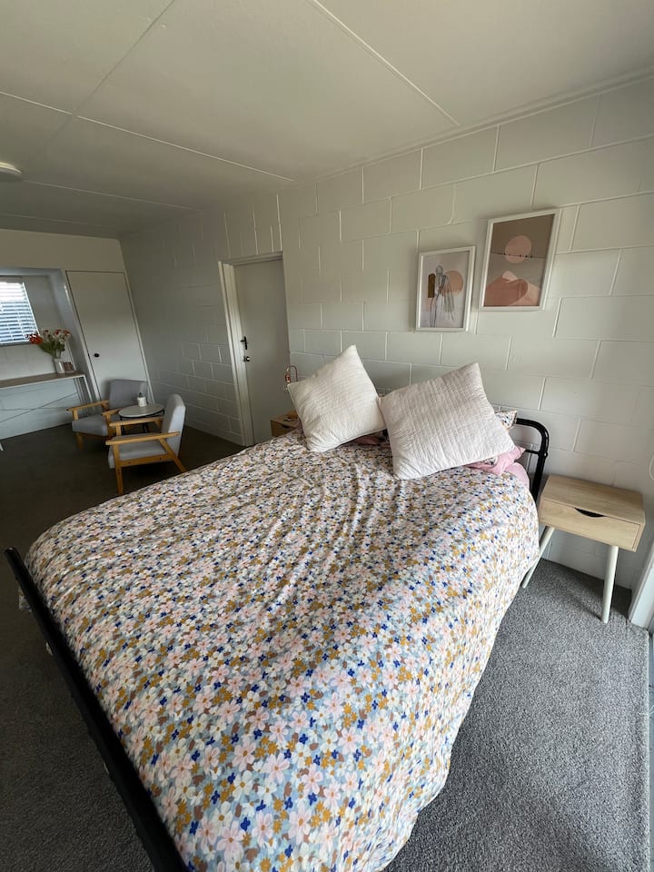 Beachside Two Bedroom - Papamoa