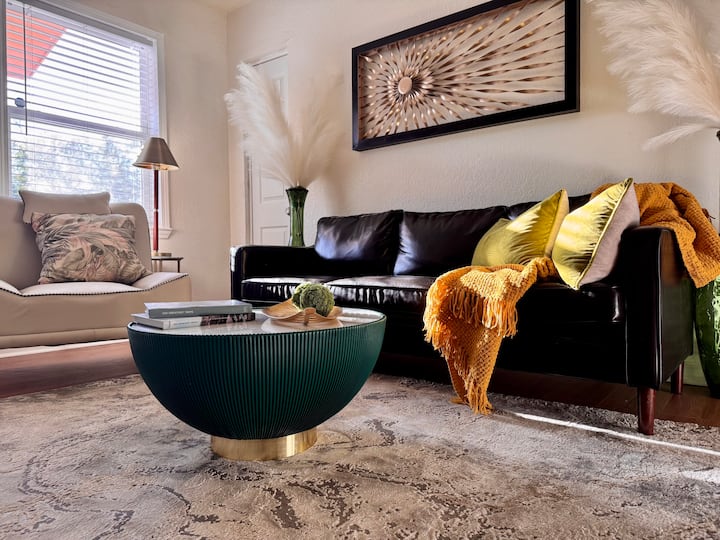 Cozy & Retro, Off Famu Campus (Ste#1) - Tallahassee, FL