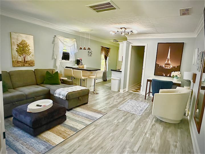 Stay A Bit/derbytown Hit/private/decks - Louisville, KY