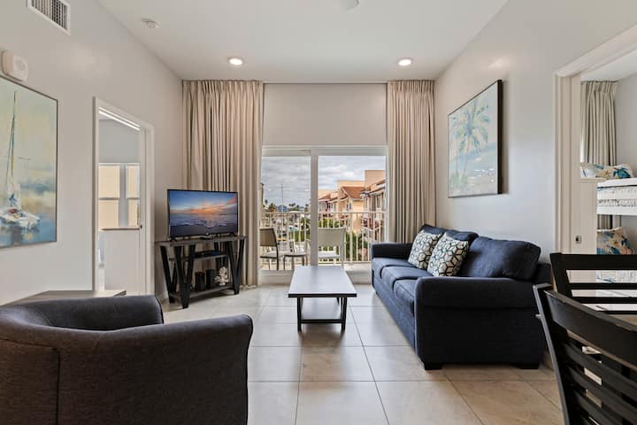 Intracoastal Water Views Madeira Resort Beach Pool - Madeira Beach, FL