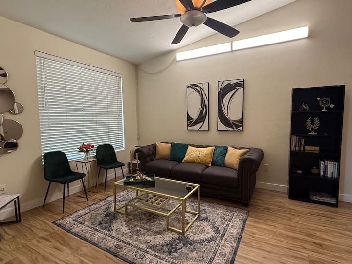 Great Amenities, Pool, Sauna Gym - Phoenix