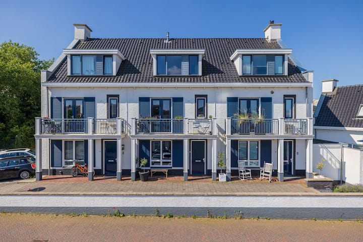 H𝘂𝗶𝘀 𝗮𝗮𝗻 𝘇𝗲𝗲
Kluis Aan Zee
Studio íN Een Duin - Katwijk aan Zee