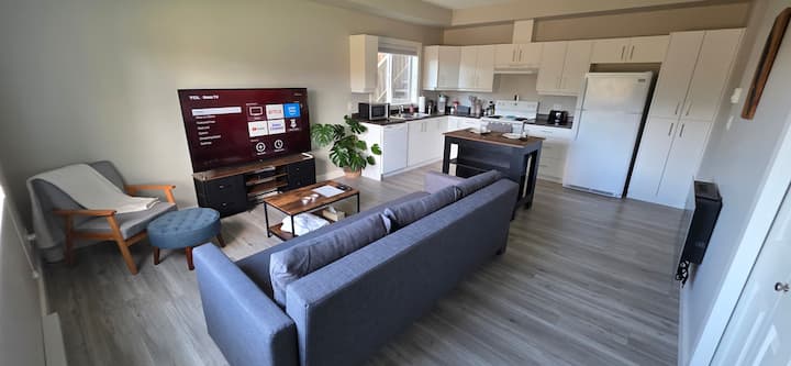 Park View Suite-full Kitchen-pvt Entrance-parking - Langford