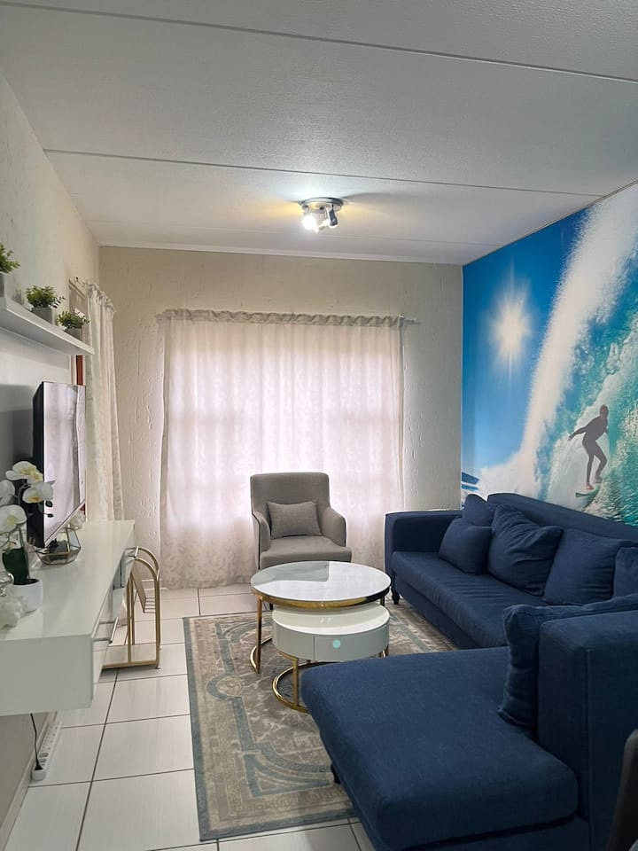 2-br Apt | Balcony | Pool Access | Sandton - Sandton