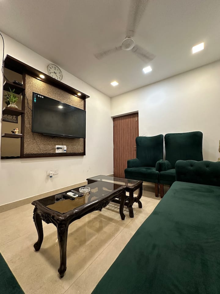 Cozyhomestay/4bhk/entirehome/family/friends/party. - Faridabad