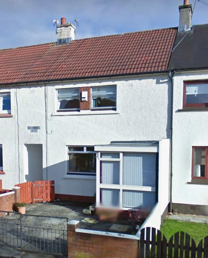 Group Friendly 4 Bedroom House - East Kilbride