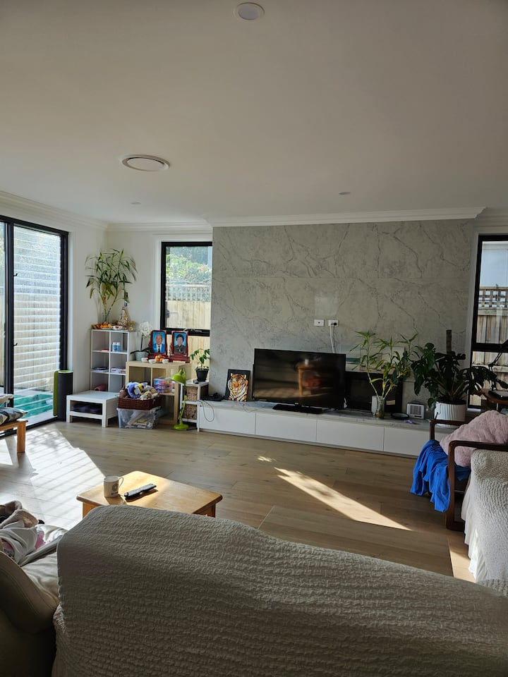 Nice Shared-room For Females Only - Sydney