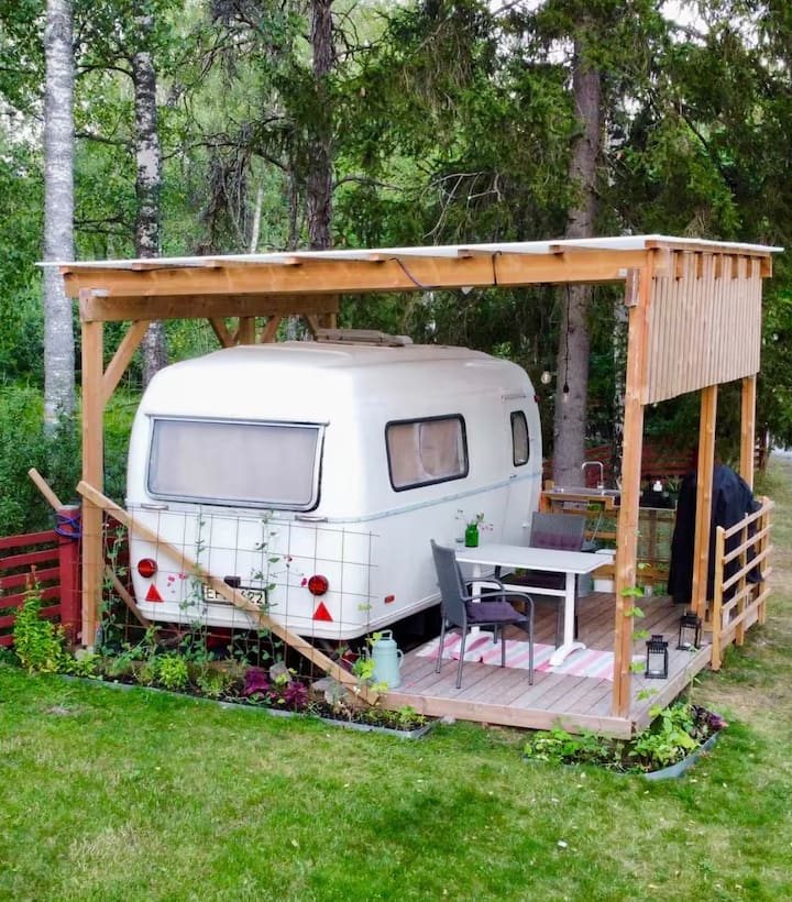 Retro Caravan With Swimming Pool By The Lake - Suède