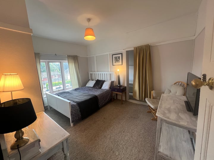 Large And Central Room - Maidenhead