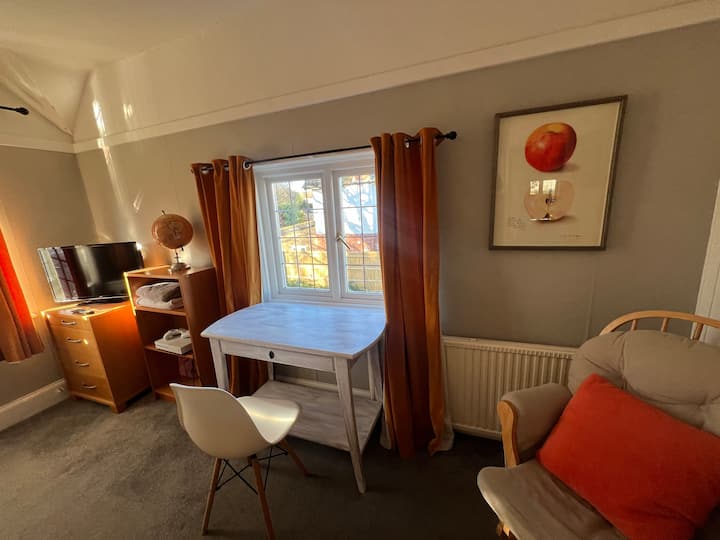 Large And Central Room - Maidenhead