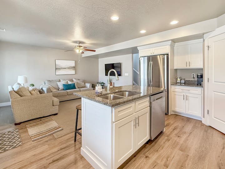 Luxury Bear Lake Stay, Walk Downtown, Boat Parking - Garden City, UT