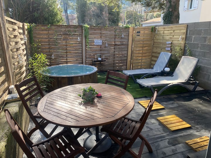 Le Bungalow Du Mas 
Mini Piscine Privée . - Sauveterre