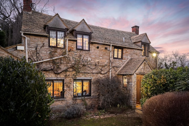 Dog Friendly Cotswold Cottage - The Forge - Stow-on-the-Wold