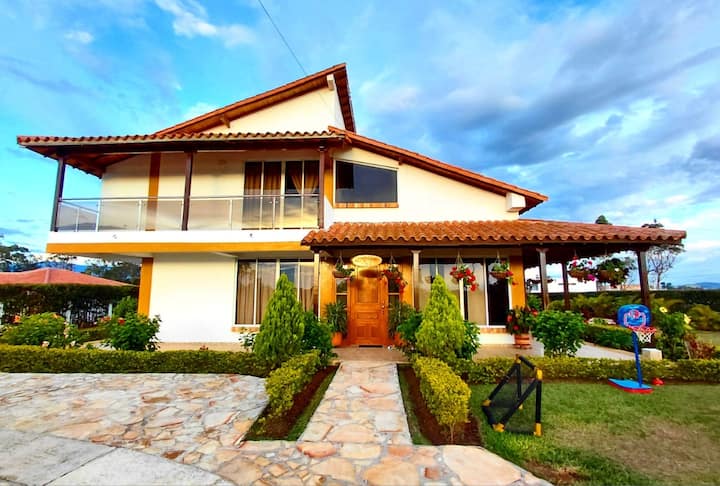 Mesa De Los Santos Casa Campestre La Victoria. - Piedecuesta