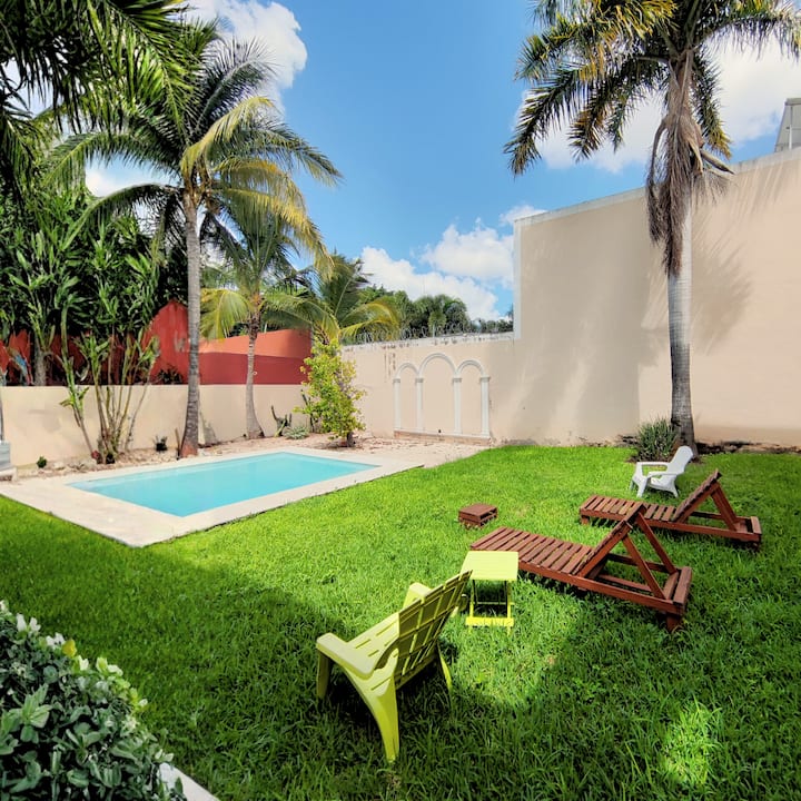 Amplia Casa Con 5 Recam. Y Alberca En Zona Top - Mérida