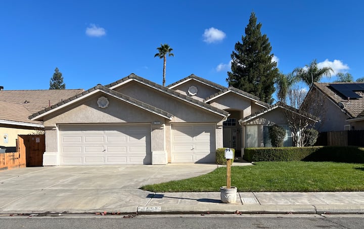 Cozy 3bdrm Home By Hw 99/herndon - Fresno, CA