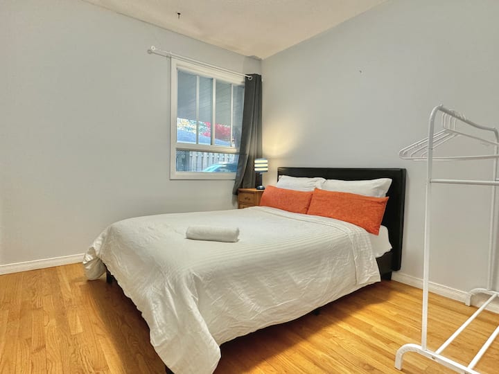 Q- Pretty Bedroom Near Airport And Bank Street - Ottawa