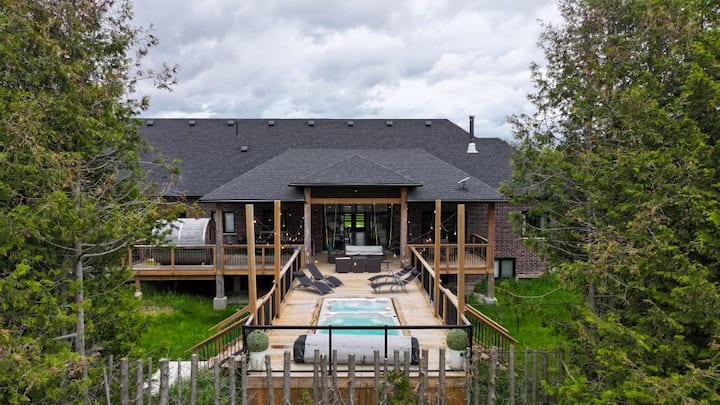 Spa Like Luxury Estate Home - Hockley Valley