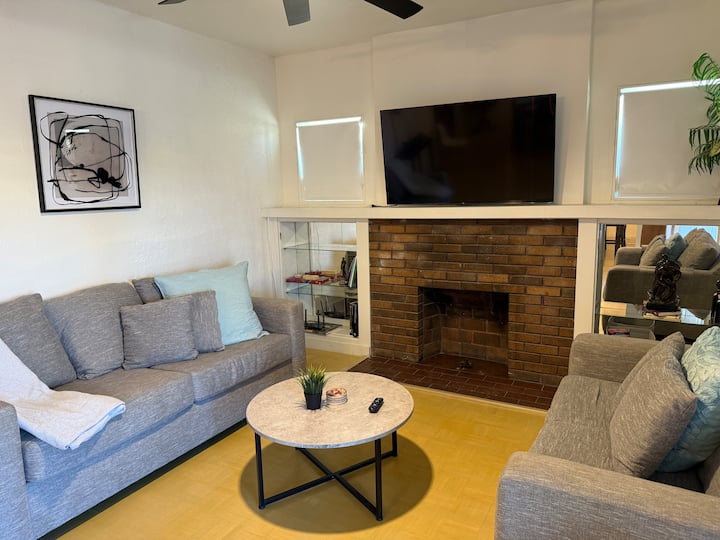 Sleek Modern Apt Central 7 Min Umc| 10min Downtown - El Paso, TX