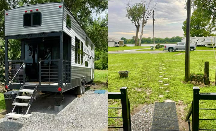 Riverfront Tiny Home 3 Bed W/ Privacy And A View! - Saint Joseph, MO